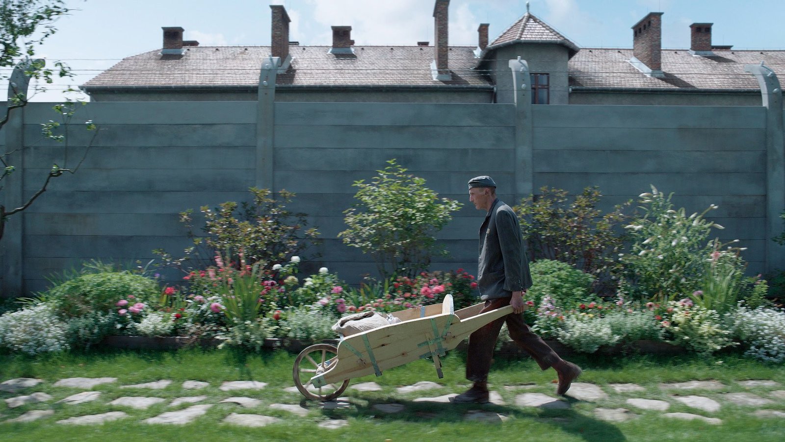 Lo Inhumano Reflejado En El Cine | ‘Los Hombres Detrás Del Sol’ Y ‘Zona De Interés’